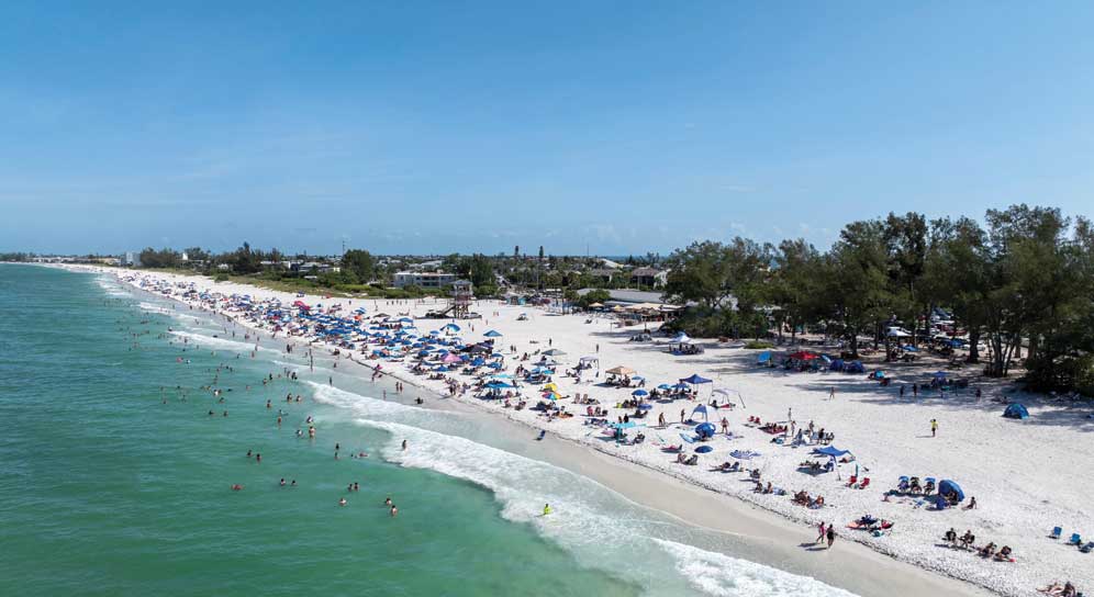 Summer arrives on AMI, bringing beach crowds to Gulf shore - The Anna ...
